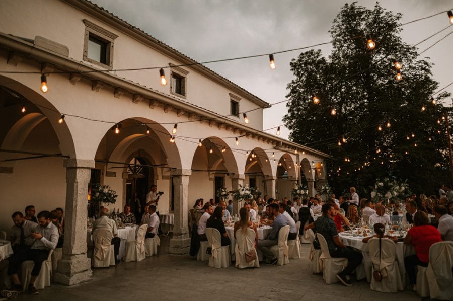 Dvorec Zemono: poročno doživetje z izjemno kulinariko in razgledom.